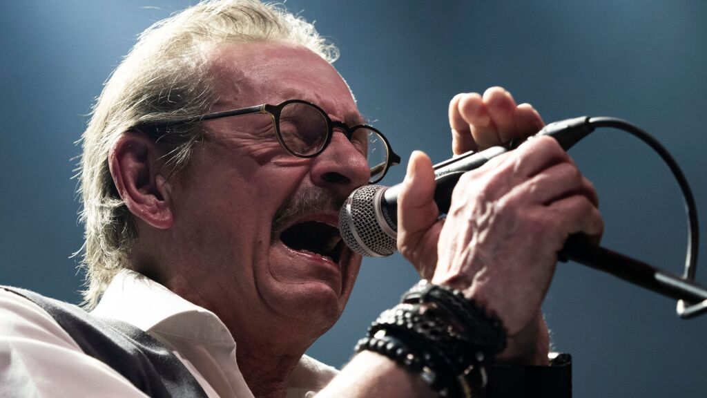 Zanger René Innemee (69) overleden