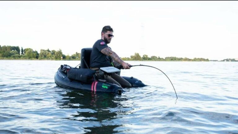 Grootste meerval in Nederland ooit werd gevangen door Tobias uit ...