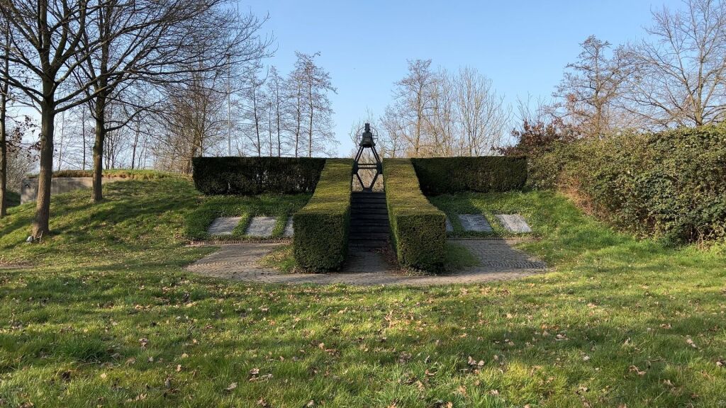 Onjuiste namen op monument Fort de Bilt: 'Eén man overleefde de oorlog ...