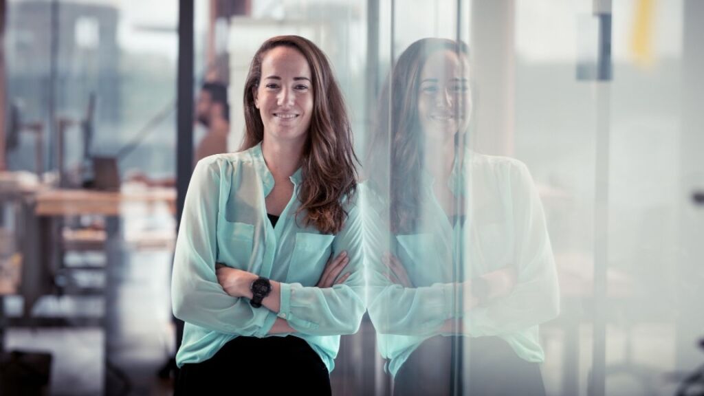 Jolanda onderzoekt en vertelt vergeten verhalen van verzetsstrijders ...