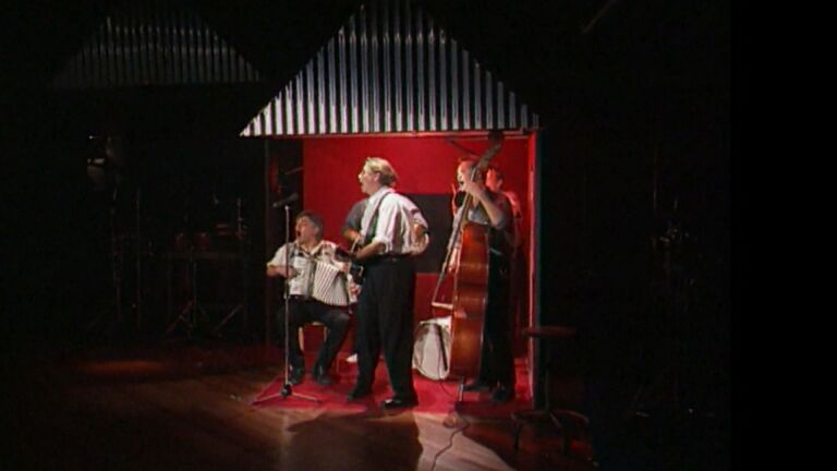 Brand verwoest oefenruimte Amsterdamse band Nits: "Dit is verschrikkelijk"