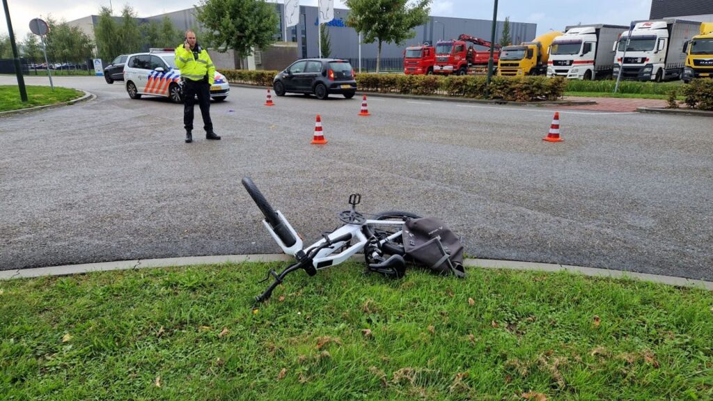 Fietser (51) overlijdt na aanrijding met busje in Schelluinen