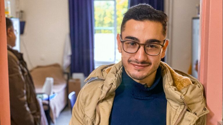 Dit dorp is kleiner dan Albergen, maar het azc is groter: hoe gaat dat?