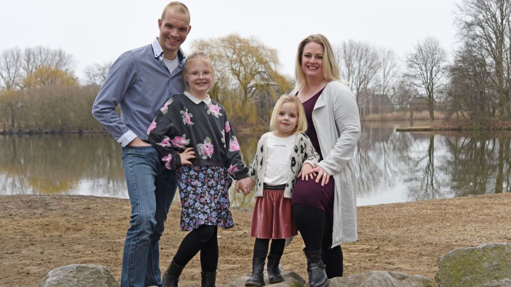 Tumor laat Fenna (6) extreem snel groeien: 'Ze wordt veel ouder geschat'