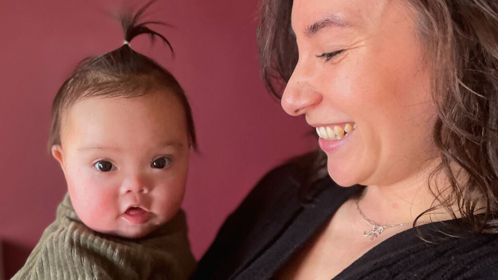 Leena's baby met Down is succesvol op TikTok: 'Ik wist zelf niets van ...