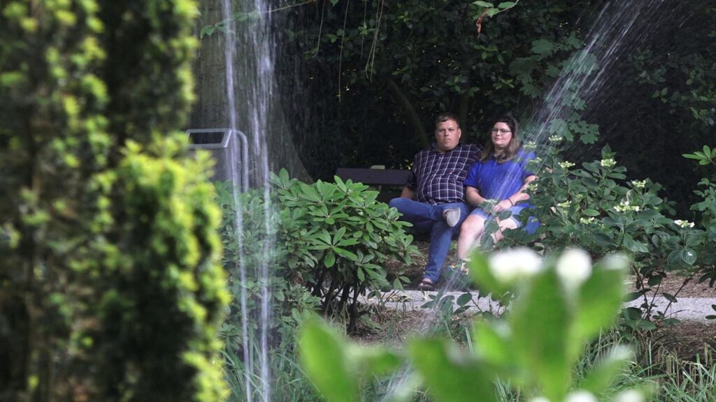 Geen trouwerij, maar asielopvang: Erwin en Sanne zien bruiloft in rook ...