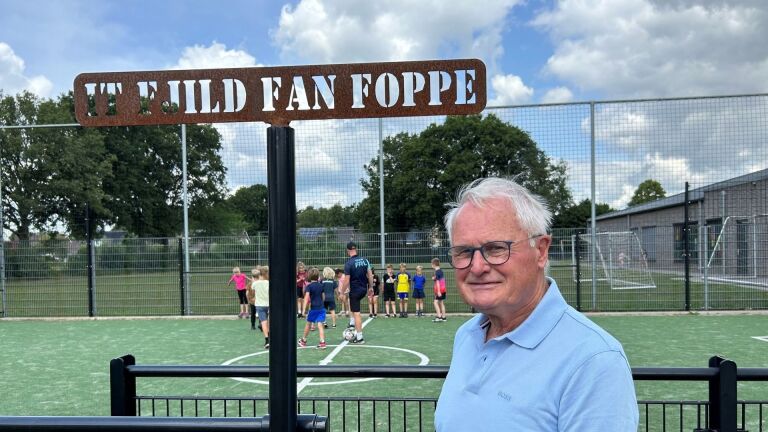 Het levensverhaal van Foppe de Haan: "Je bent er ook voor een ander"