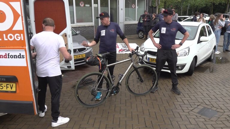 Deze drie Spartanen fietsen spartaans 10.000 kilometer naar Sparta, via ...