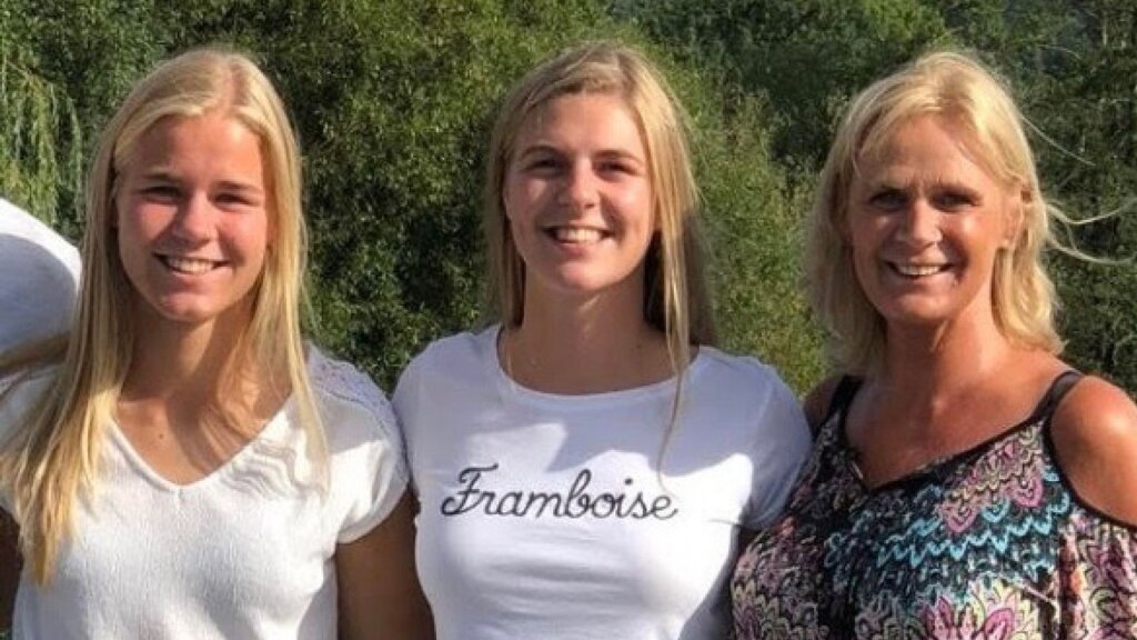 De moeder van Anne-Fleur en Jasmijn ligt 22 uur per dag in bed, maar ...