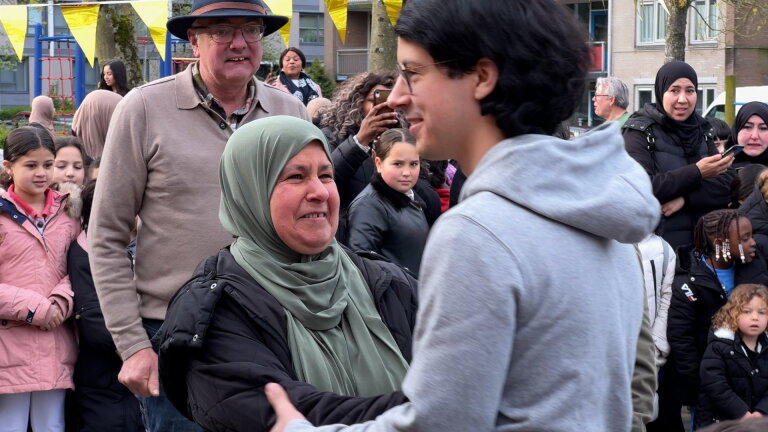Conciërge van het Jaar is compleet verrast en houdt het niet droog: 'Ze ...