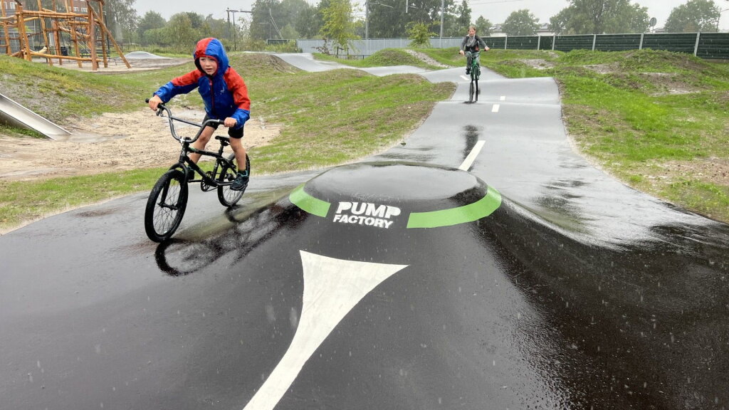 Dit nieuwe fietspad zit vol met hobbels: ‘Leukste fietspad van Nederland’