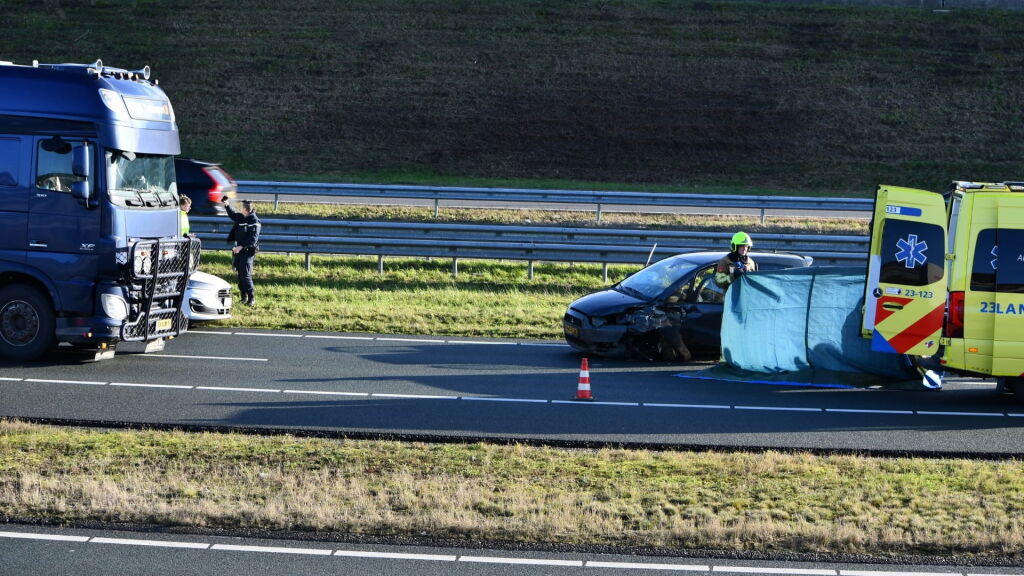 Ongeval met spookrijder op A73: snelweg uren dicht