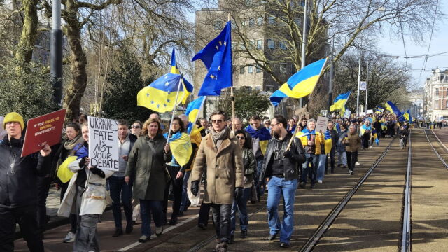 Herdenking op Amsterdamse Dam: "Zou je vrede sluiten met Hitler? Waarom ...